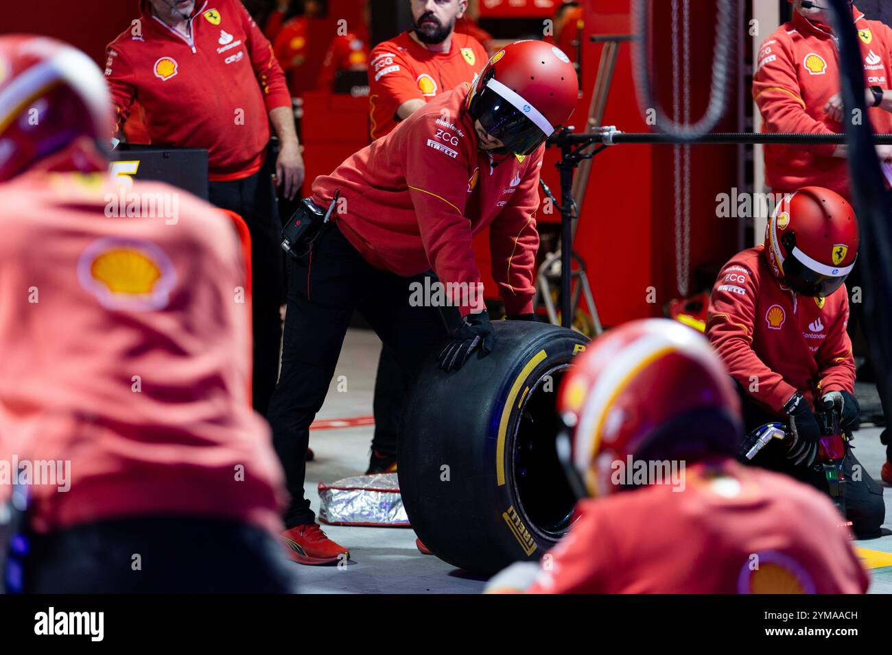Scuderia Ferrari ambiance mechanic, mecanicien, mechanics nduring the Formula 1 Heineken Silver ...