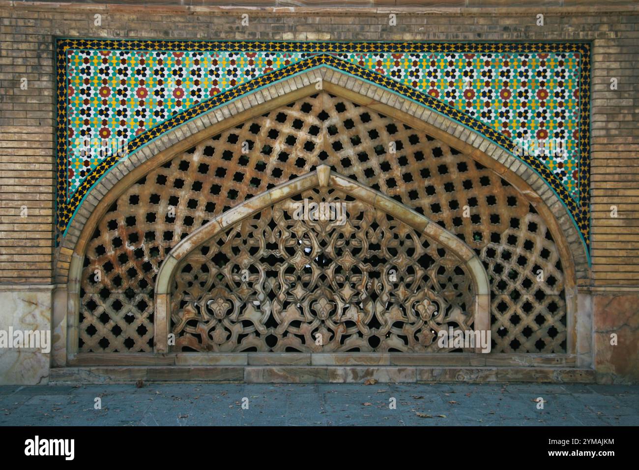 Persian arch window, Sculpted Stone Window in the Basement of Golestan ...