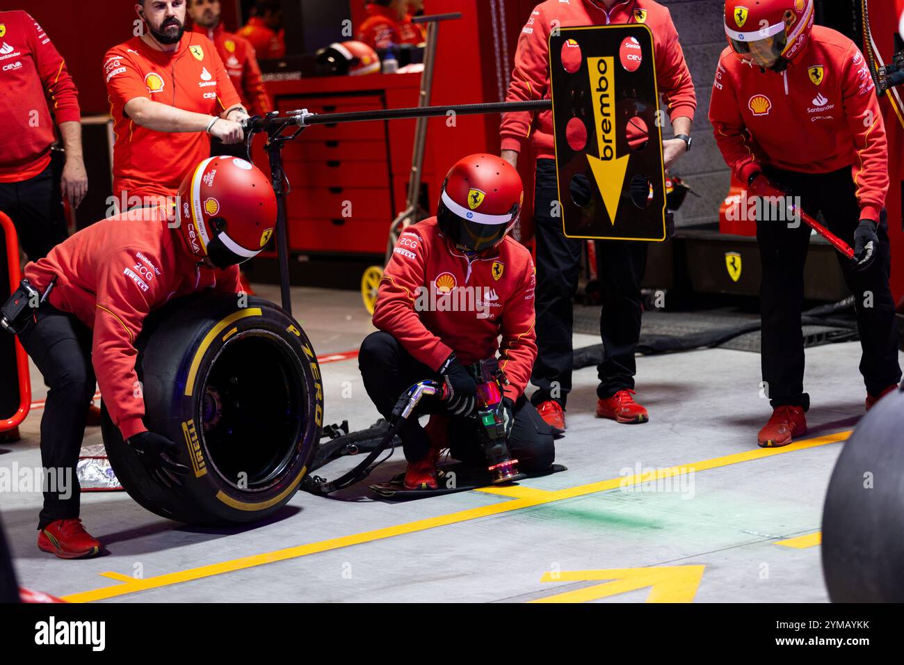 Scuderia Ferrari ambiance mechanic, mecanicien, mechanics nduring the Formula 1 Heineken Silver ...