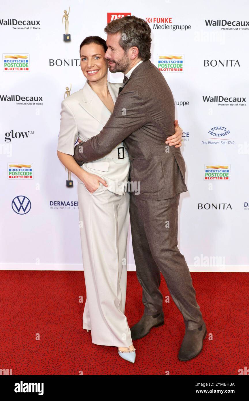Julia Hartmann mit Ehefrau Jan Hartmann bei der 17. Verleihung der ...