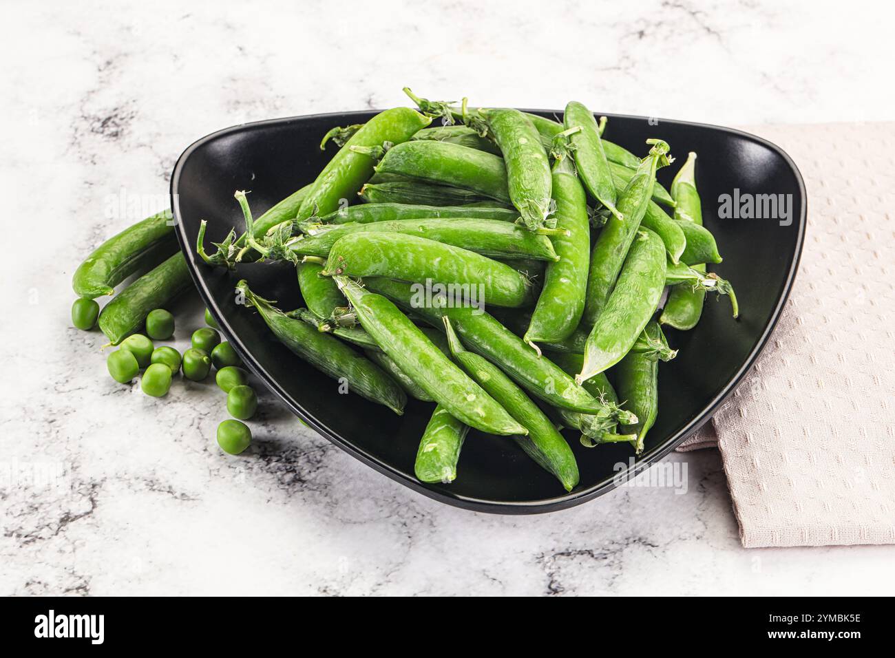 Sweet young green peas heap in the bowl Stock Photo - Alamy