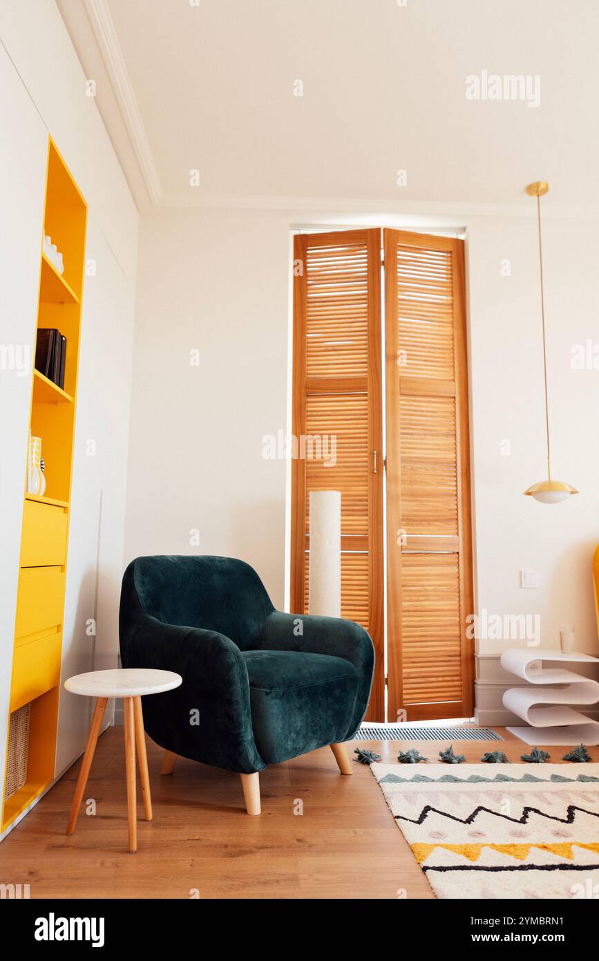 Soft accents of color hi-res stock photography and images - Alamy