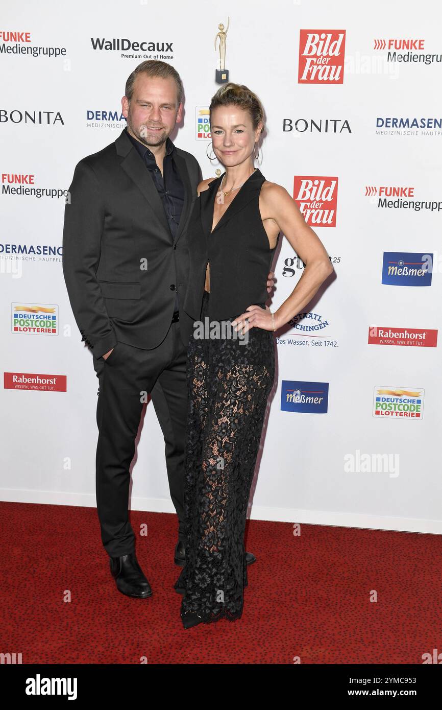 Jörg Vennewald mit Frau Rhea Harder-Vennewald bei der Verleihung ...