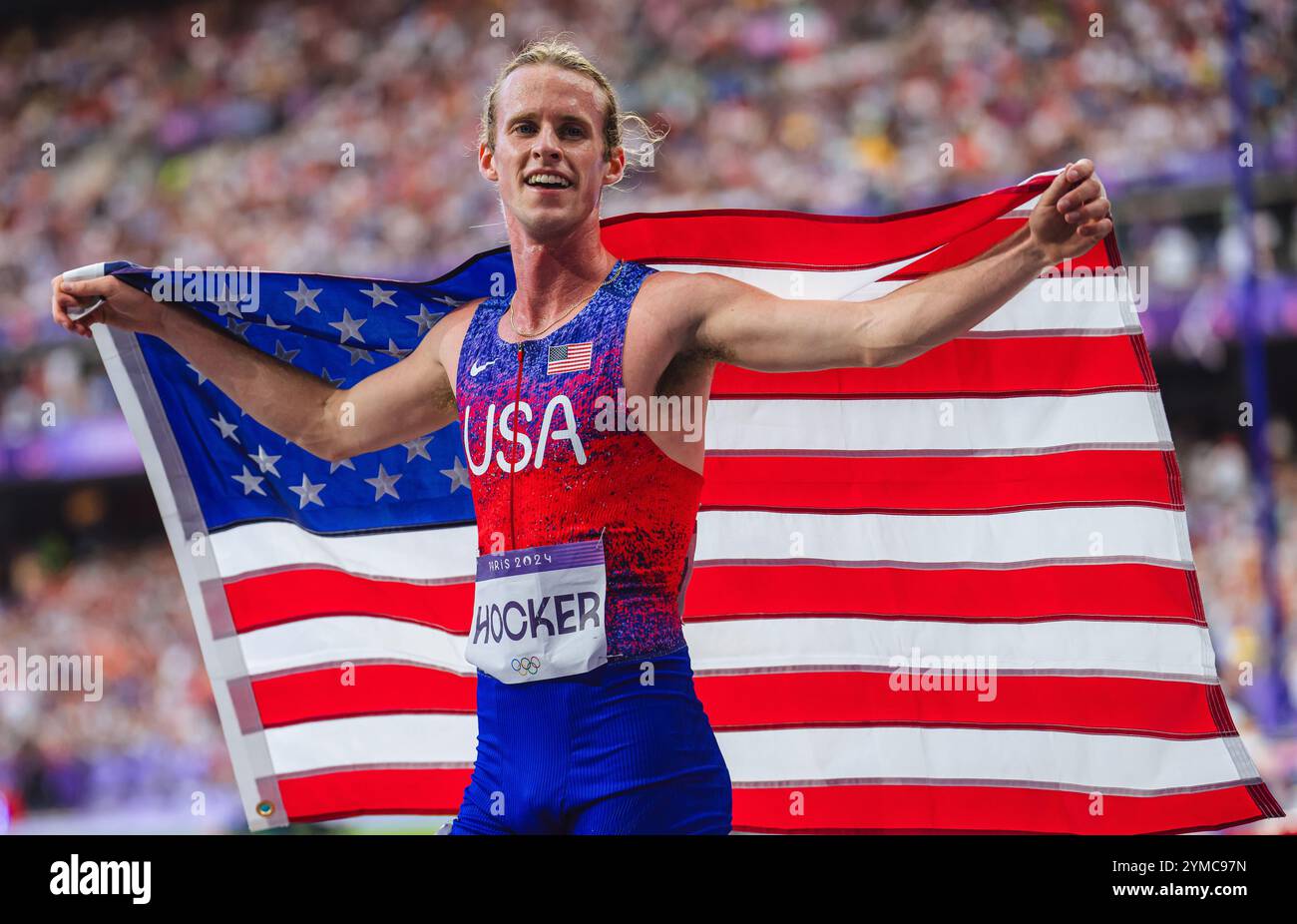Cole Hocker celebrating her medal with her country's flag at the Paris ...