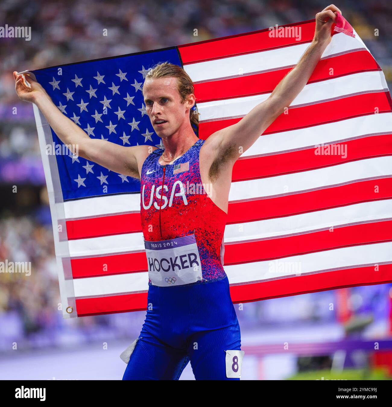 Cole Hocker celebrating her medal with her country's flag at the Paris ...