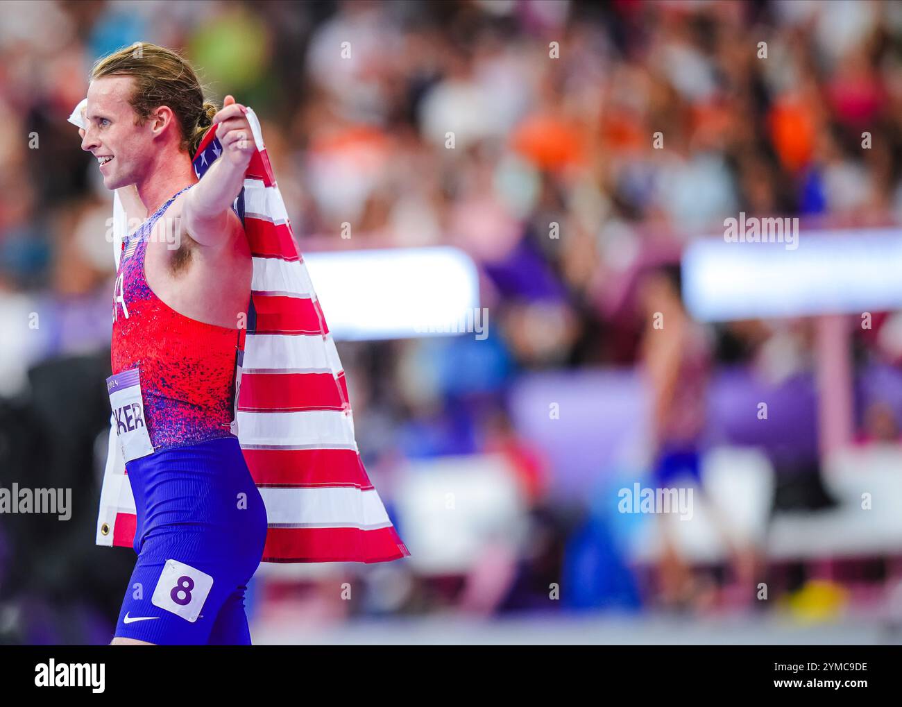 Cole Hocker celebrating her medal with her country's flag at the Paris ...