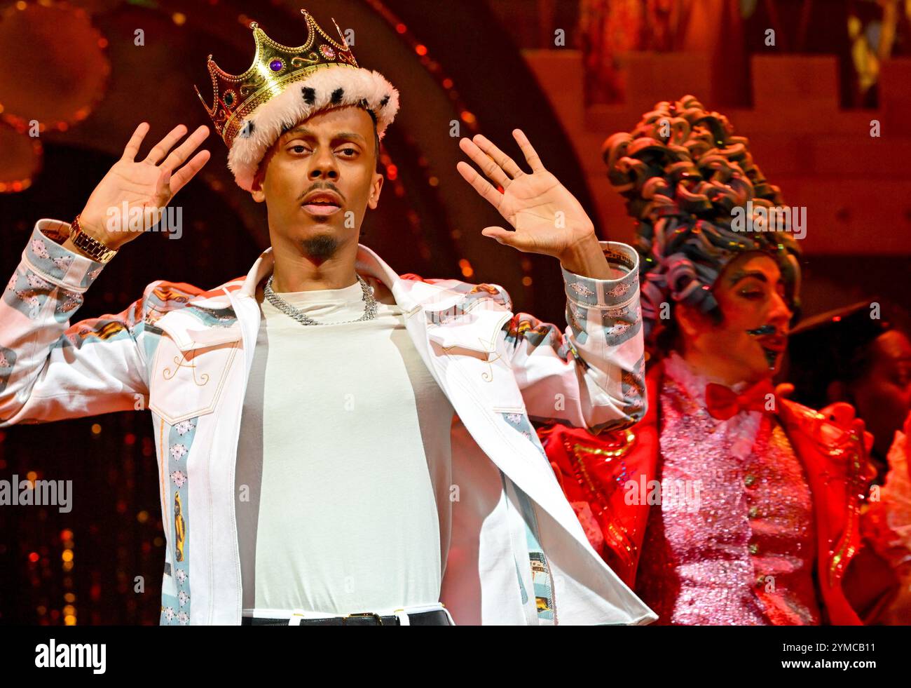 London, UK. 20th Nov, 2024. The cast of the new 'Aladdin' pantomime ...