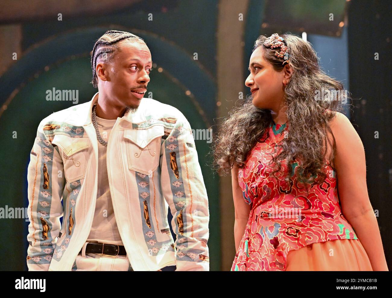 London, UK. 20th Nov, 2024. The cast of the new 'Aladdin' pantomime ...