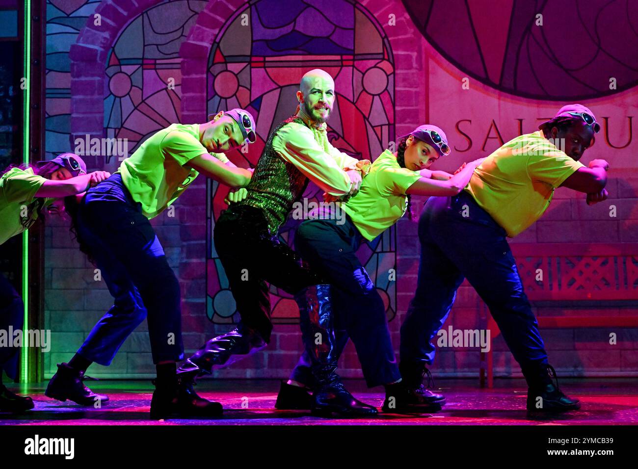 London, UK. 20th Nov, 2024. The cast of the new 'Aladdin' pantomime ...