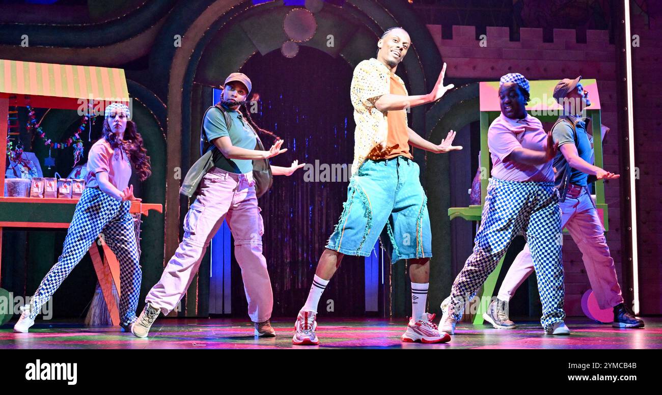 London, UK. 20th Nov, 2024. The cast of the new 'Aladdin' pantomime ...