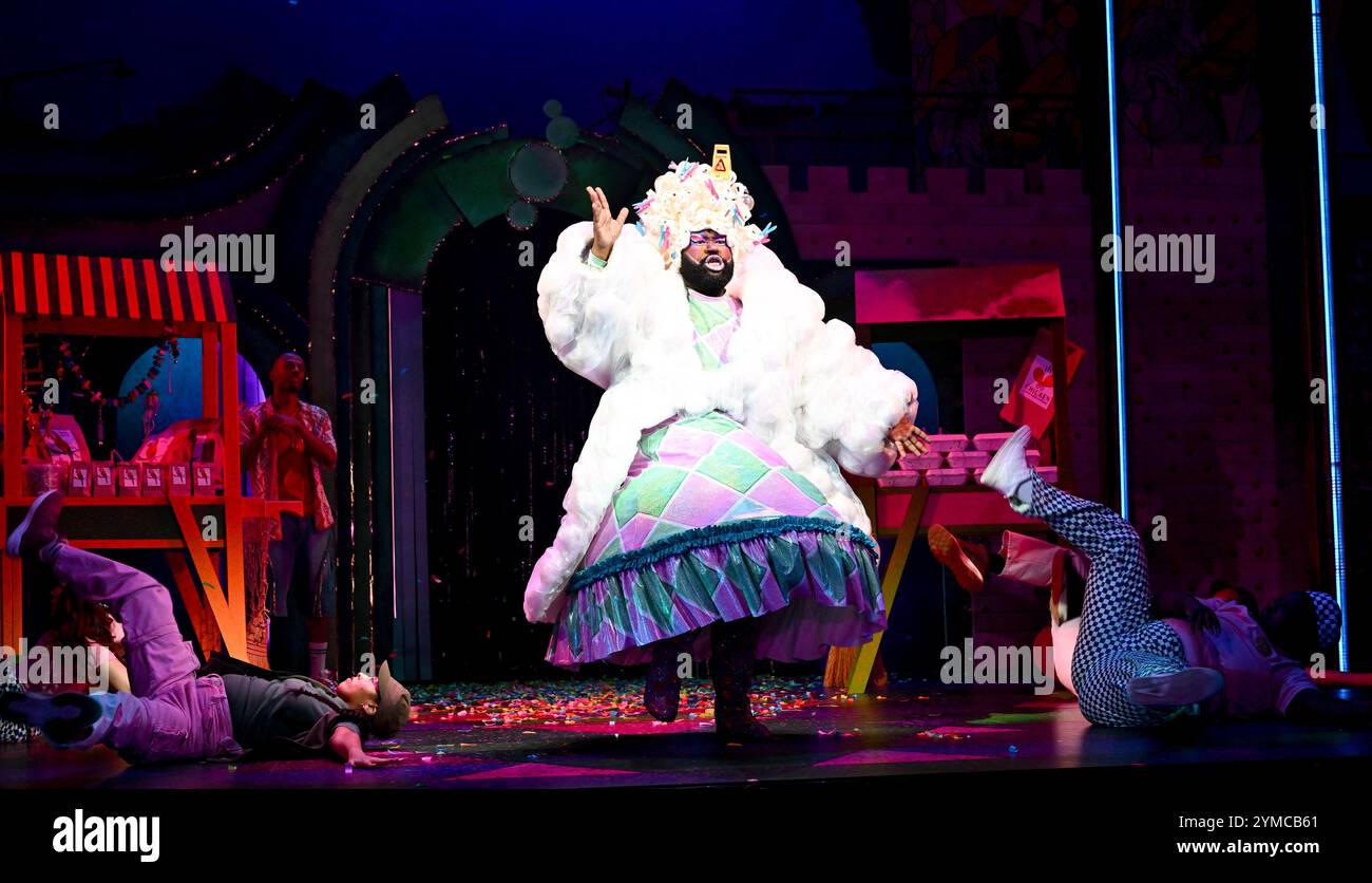 London, UK. 20th Nov, 2024. The cast of the new 'Aladdin' pantomime ...