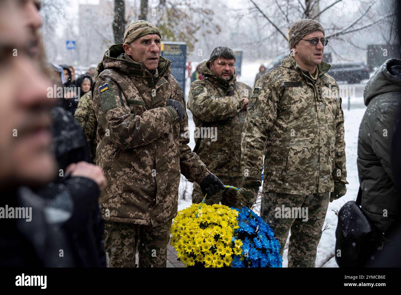 Ukrainian soldiers singing the Ukrainian National Anthem at ...