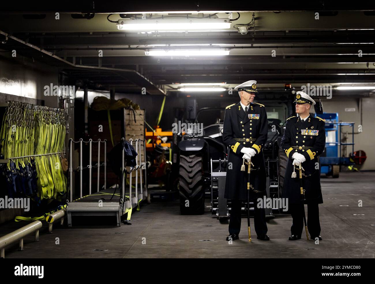 DEN HELDER - Commander George Pastoor (R) and rank mate Arjen Warnaar ...