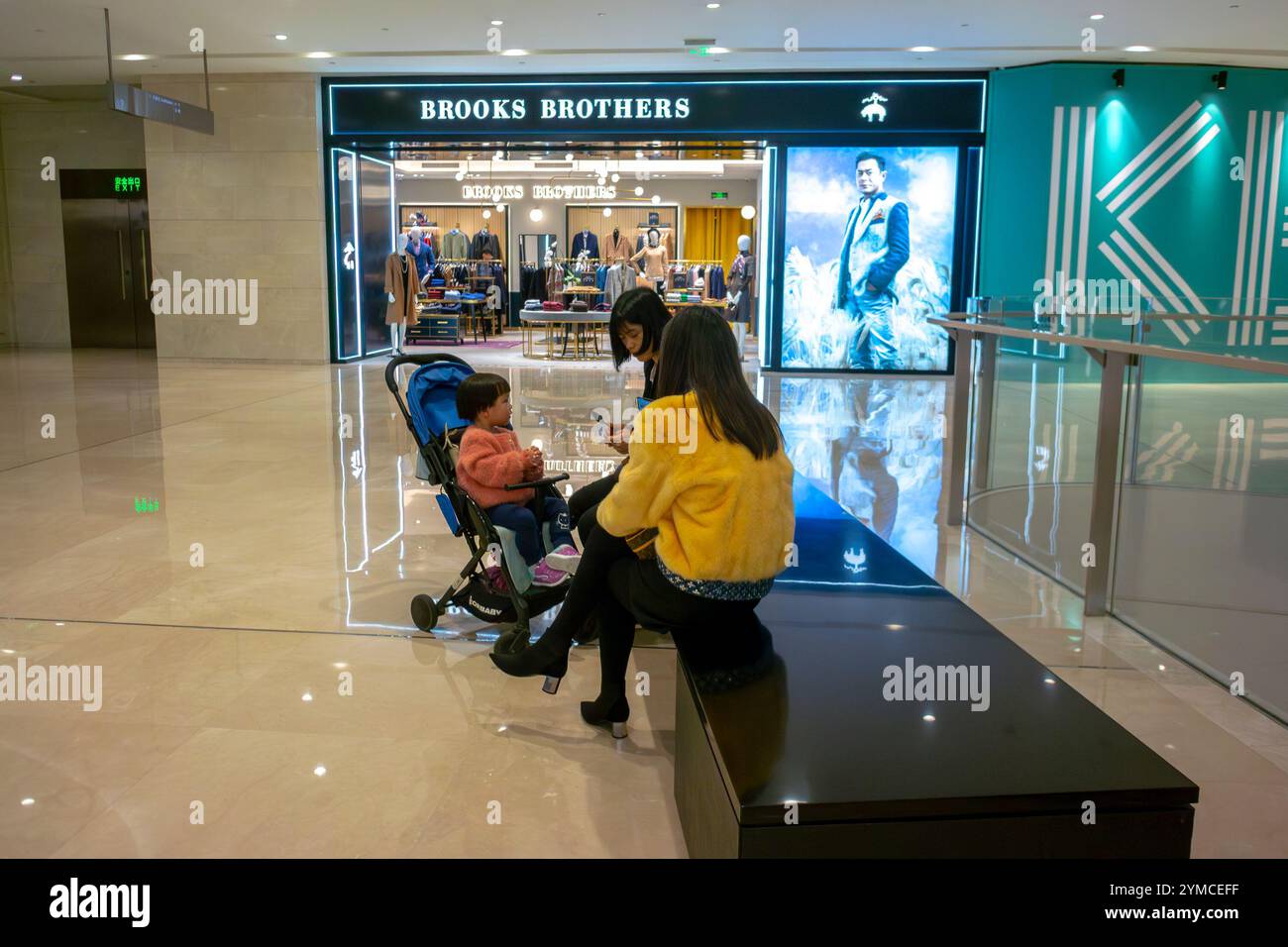 Brooks brothers window display hi-res stock photography and images - Alamy