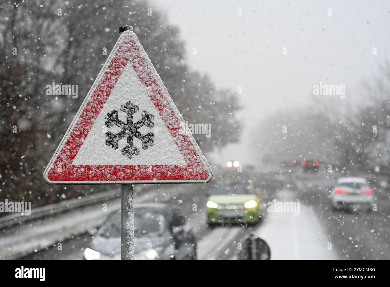 Leer, Germany. 21st Nov, 2024. A traffic sign on the Südring bridge ...