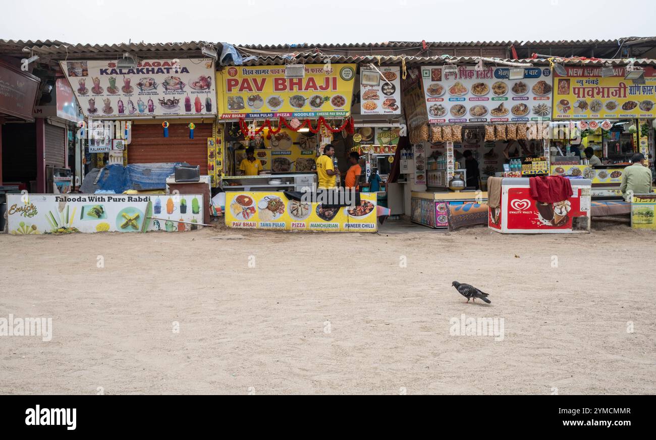 Juhu beach mumbai hi-res stock photography and images - Alamy