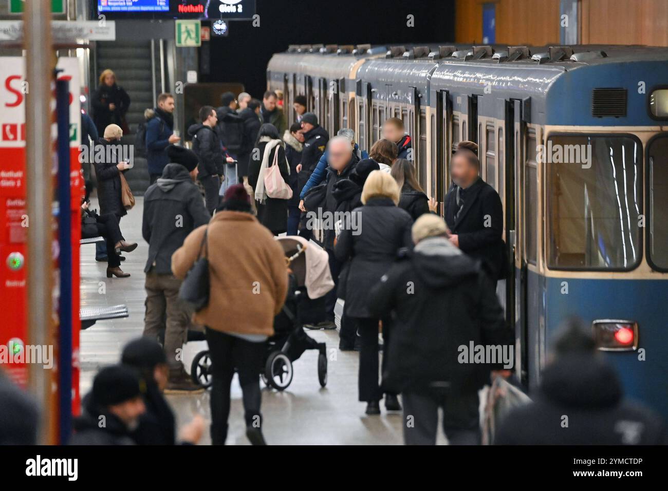 Arriving bahn in muenchen hi-res stock photography and images - Alamy