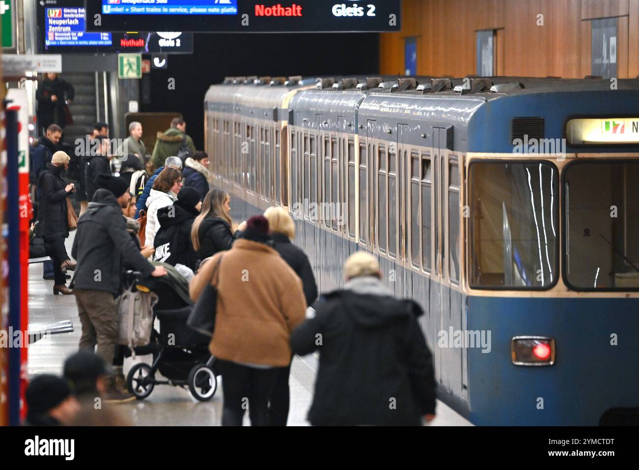 Arriving bahn in muenchen hi-res stock photography and images - Alamy