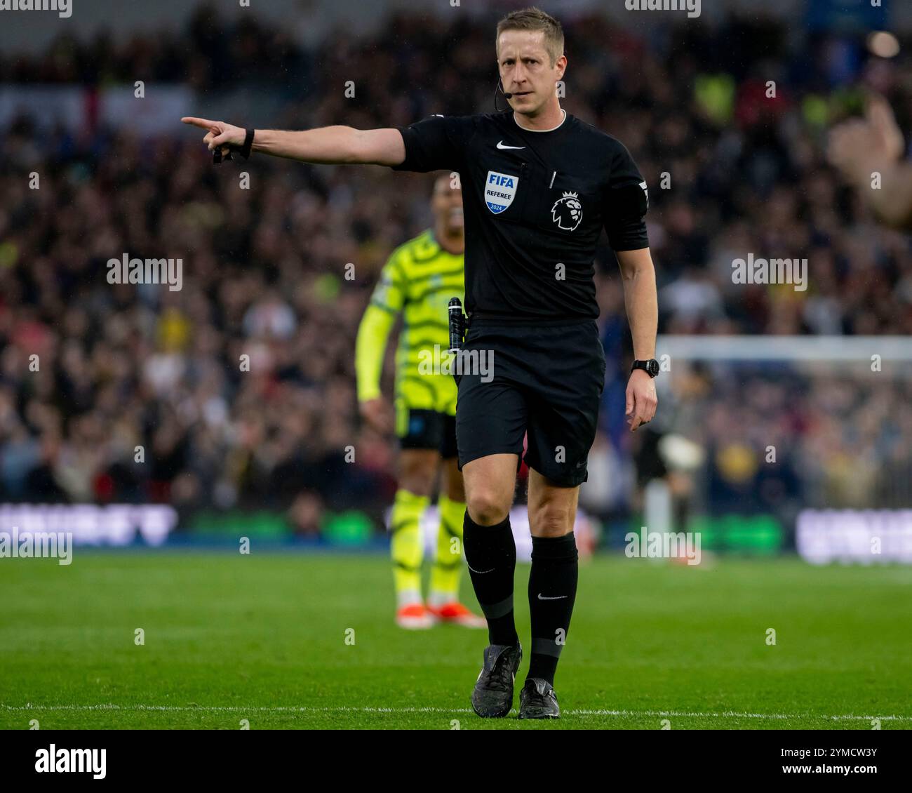 John brooks refereeing hi-res stock photography and images - Alamy