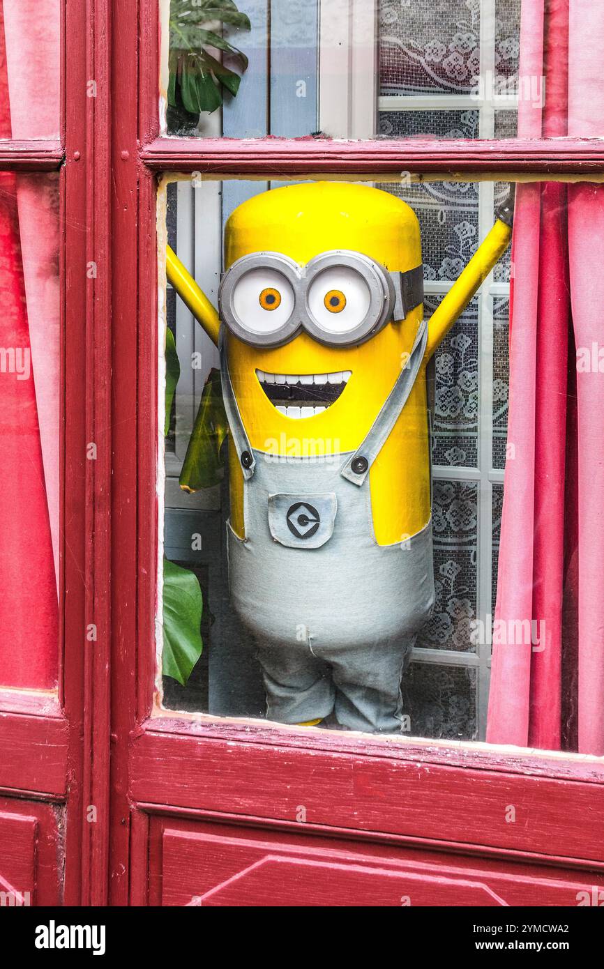 A "Minions (Despicable Me)" life-size figure on display in a house ...