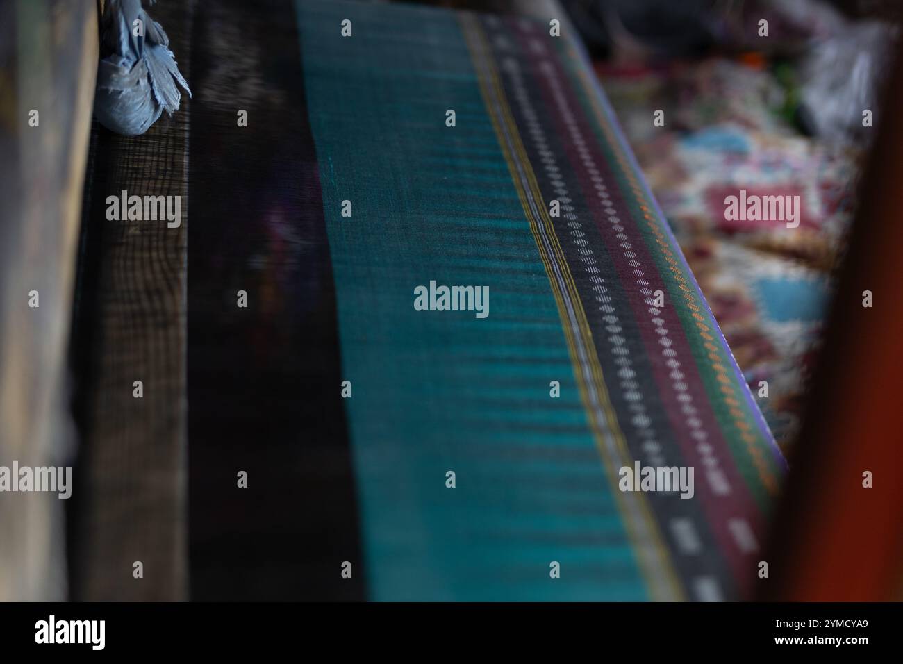 "Silk warp weaving using the oldest method in Herat province ...