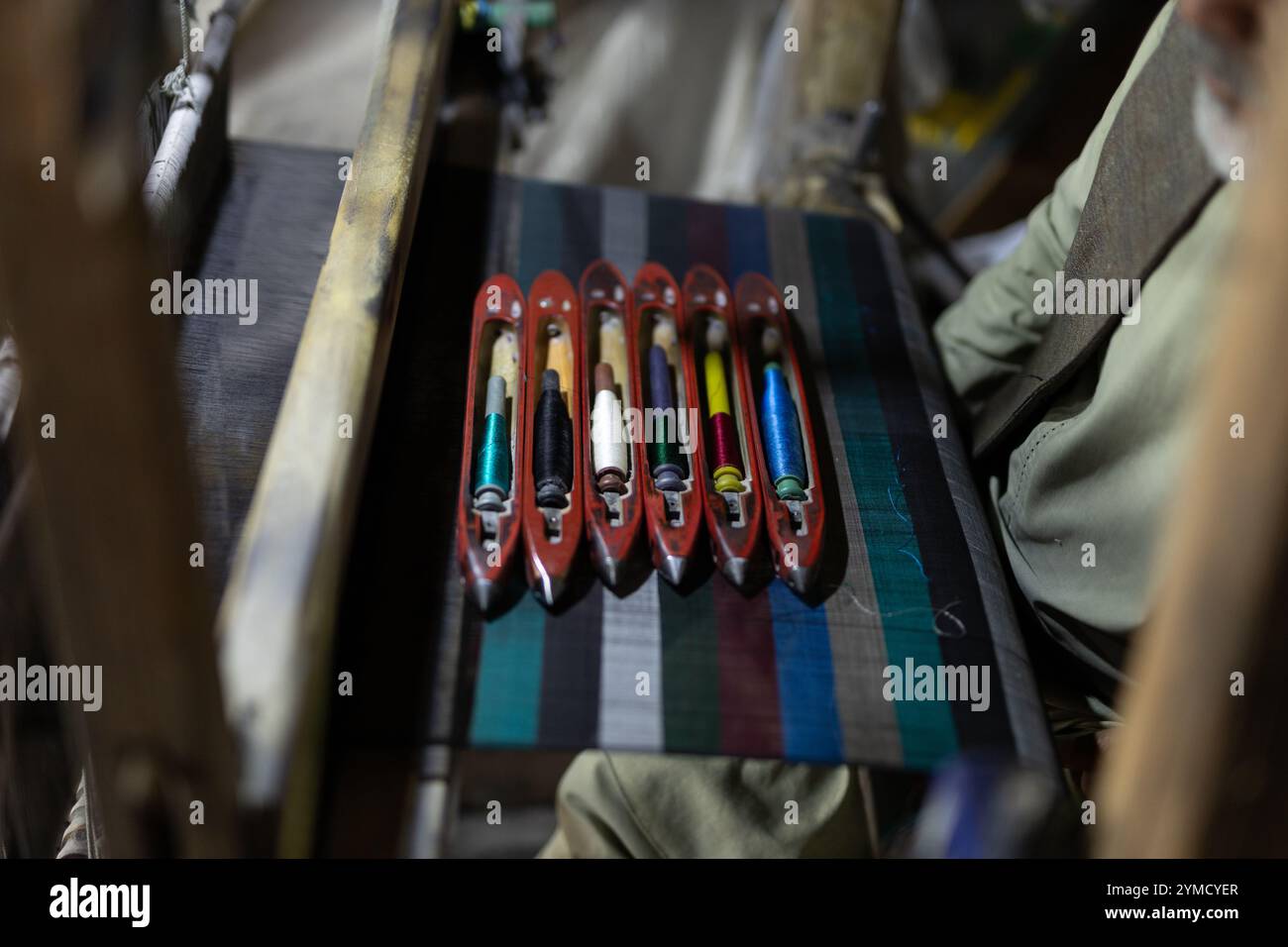 "Silk warp weaving using the oldest method in Herat province ...