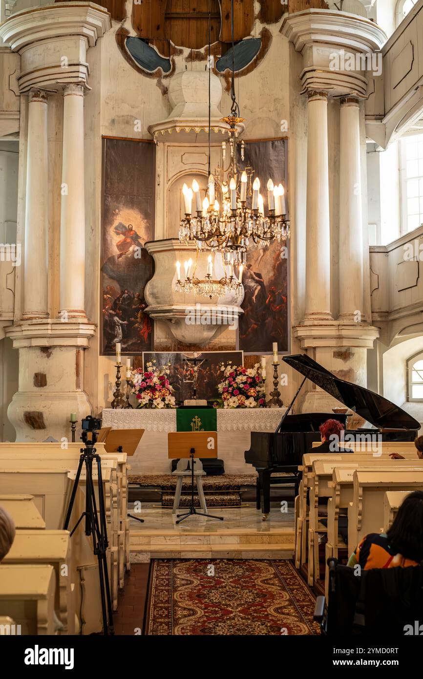 Time performance on st hi-res stock photography and images - Alamy