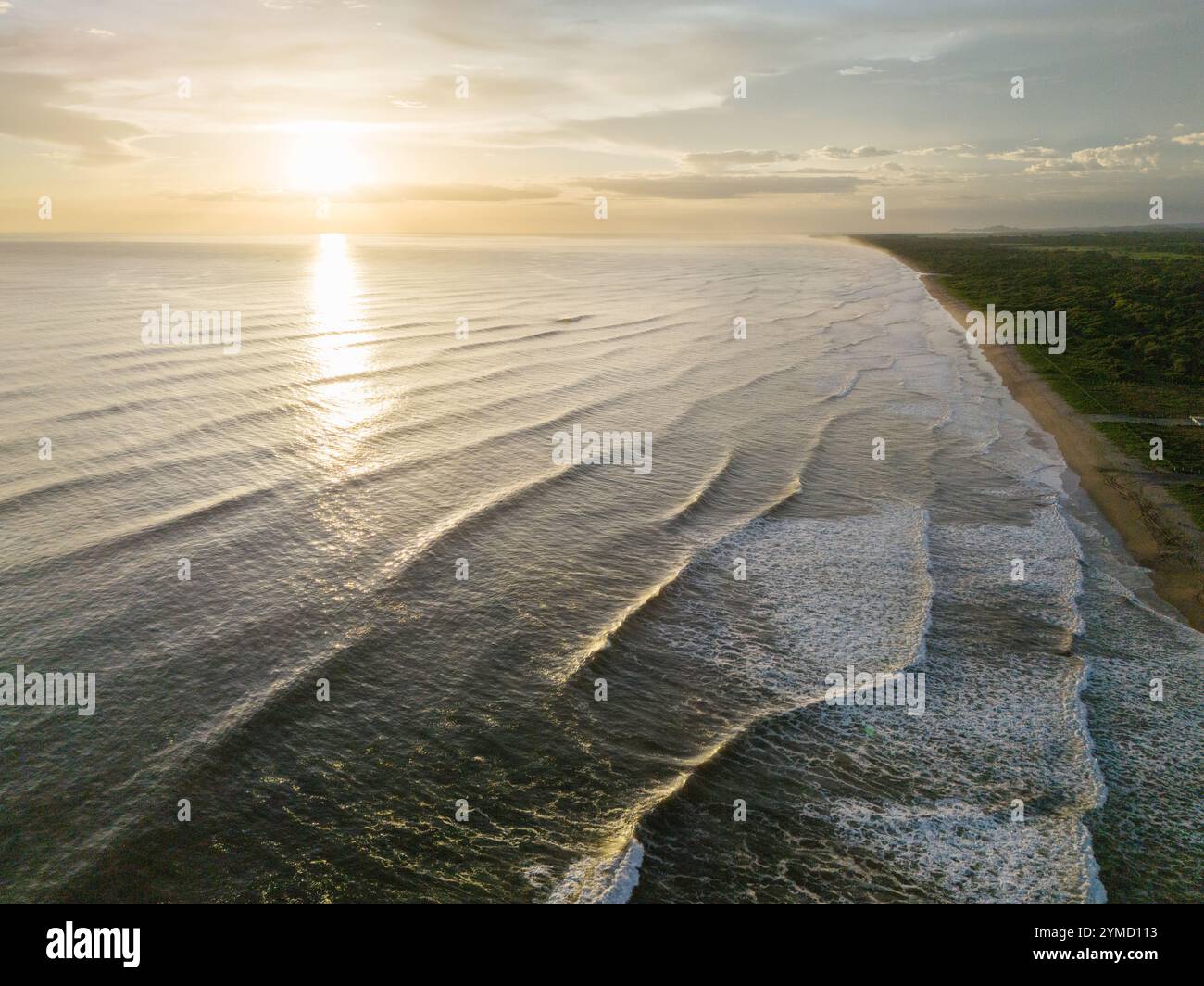 Golden sunset over ocean hi-res stock photography and images - Alamy