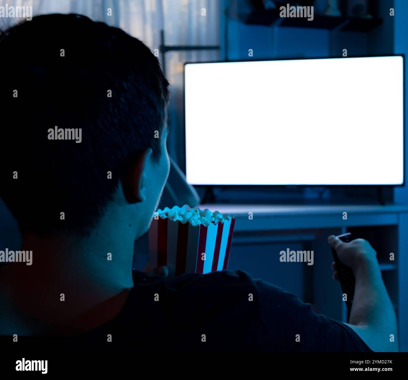 Man watching tv eating popcorn hi-res stock photography and images - Alamy