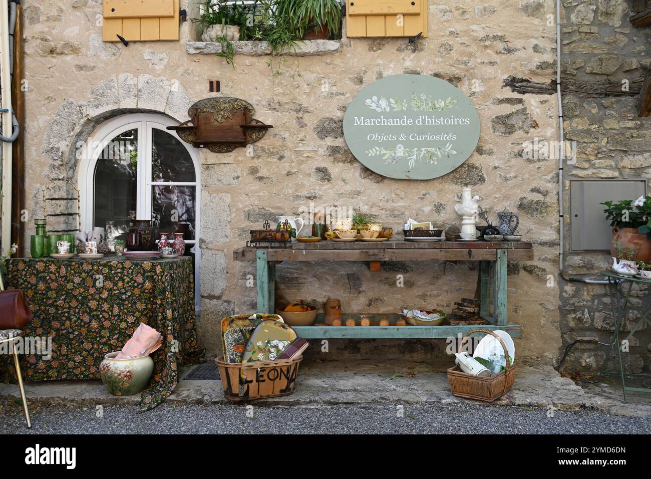 Display of objects hi-res stock photography and images - Alamy