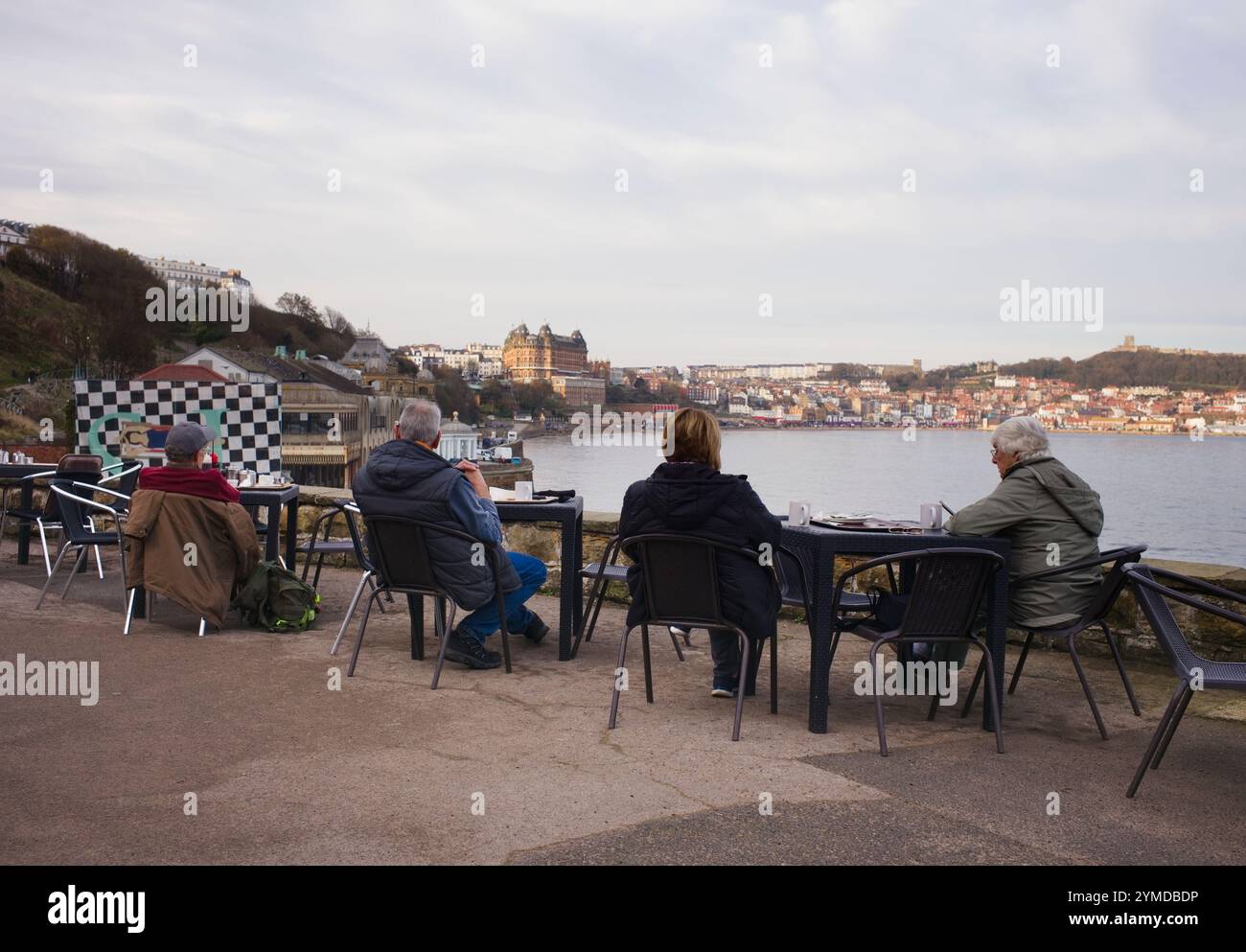 Clock seating hi-res stock photography and images - Alamy