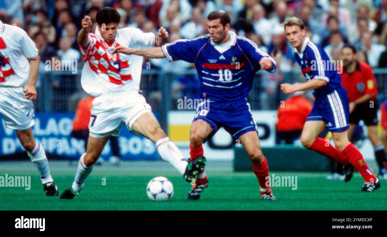 1998 world cup final zidane hi-res stock photography and images - Alamy