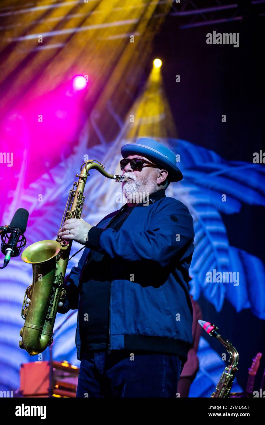 Scott Towers ("Chopper Reedz") of Fat Freddy's Drop Stock Photo - Alamy