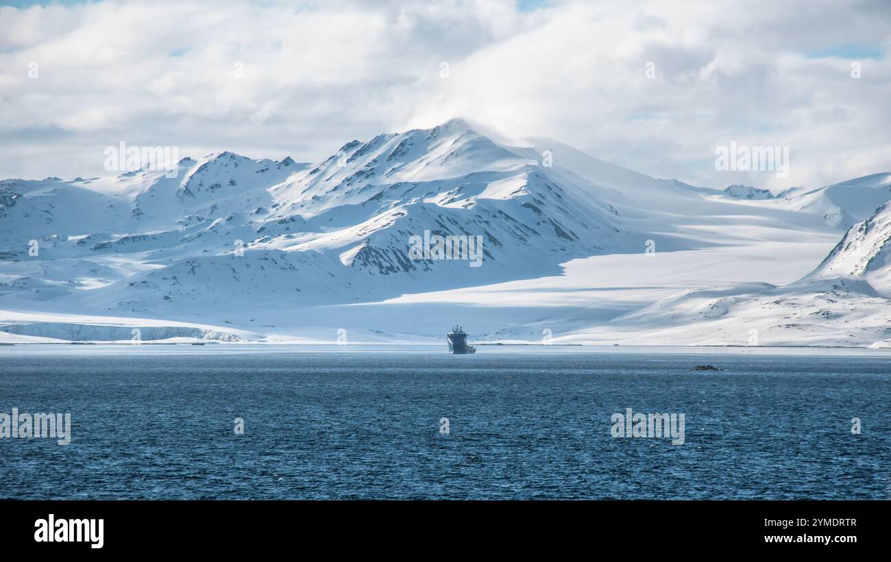 Landscapes around the town of Longyearbyen Svalbard, Norway Stock Photo ...