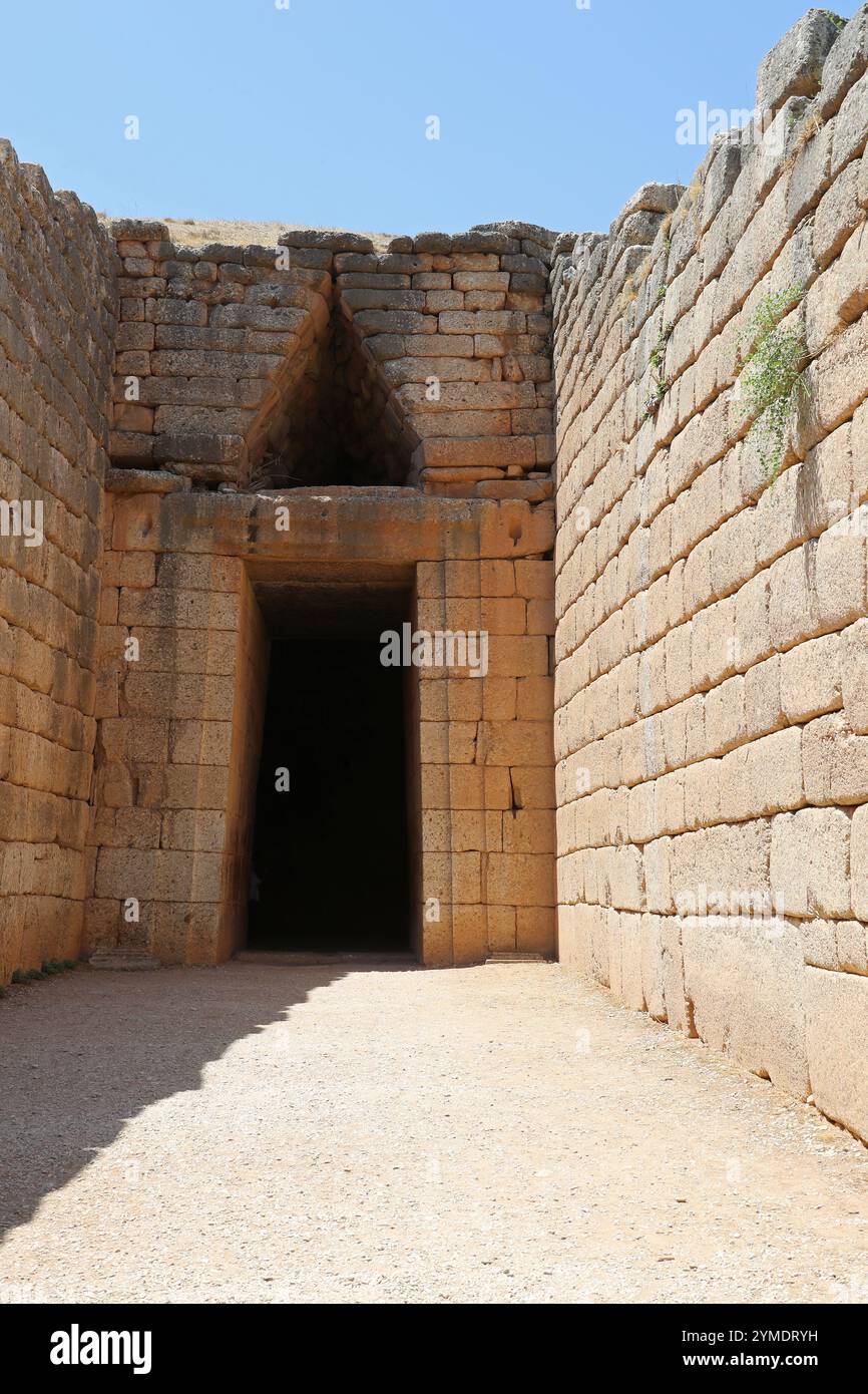 The dromos hi-res stock photography and images - Alamy