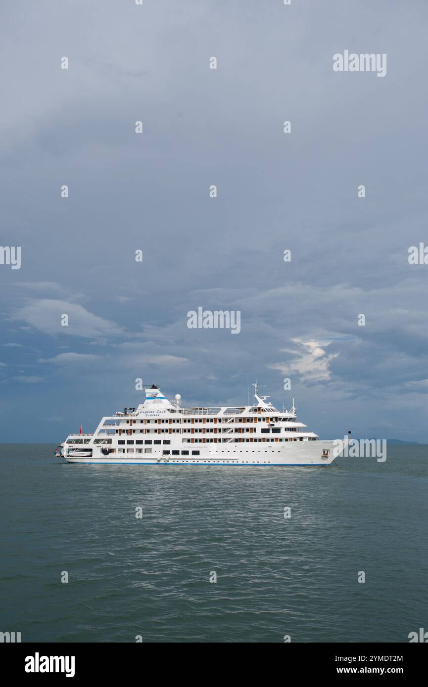 Mv reef endeavour hi-res stock photography and images - Alamy