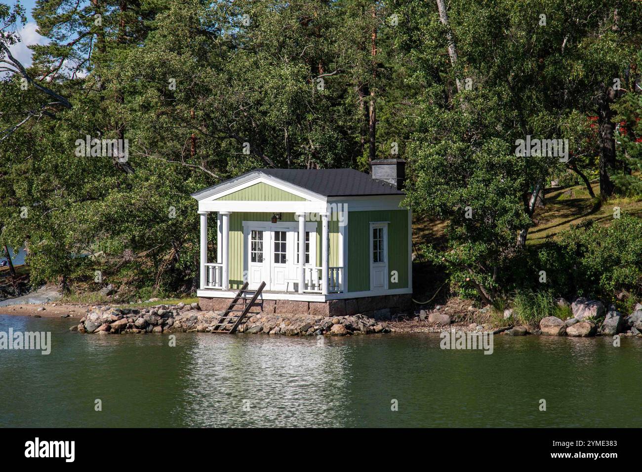 Bathing hut or waterfront sauna in Vartiosaari Island, Helsinki ...