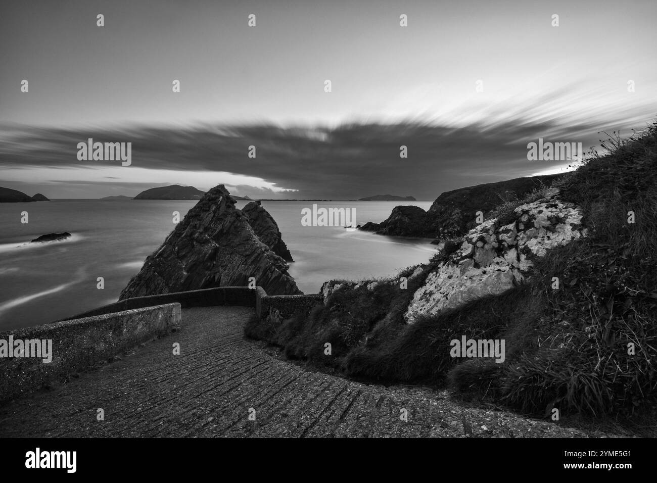 DUNQUIN PIER KERRY IRELAND Stock Photo - Alamy