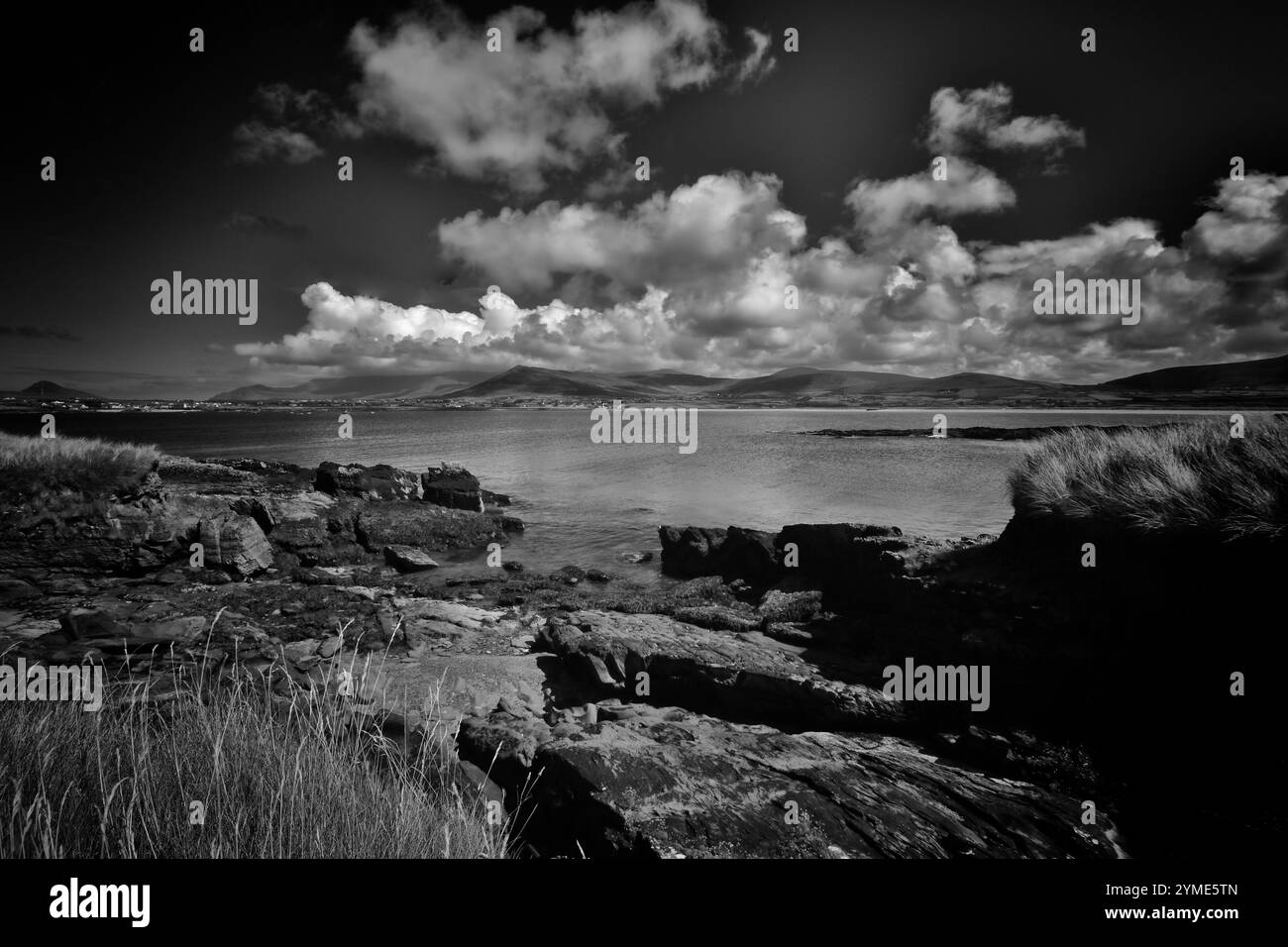WINE STRAND BEACH BALLYFERRITER KERY Stock Photo - Alamy