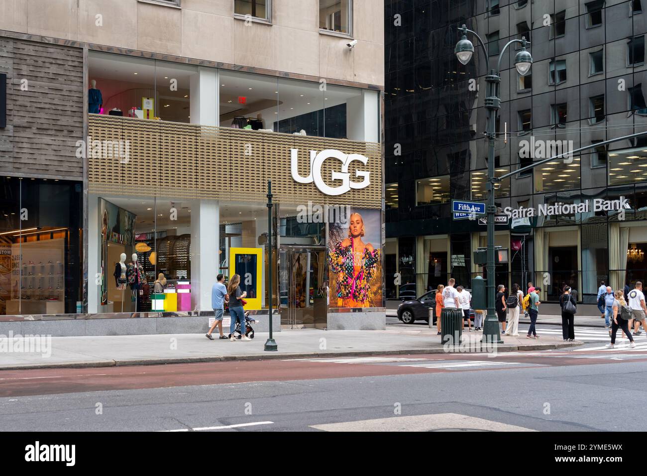 Fifth av new york city hi-res stock photography and images - Alamy