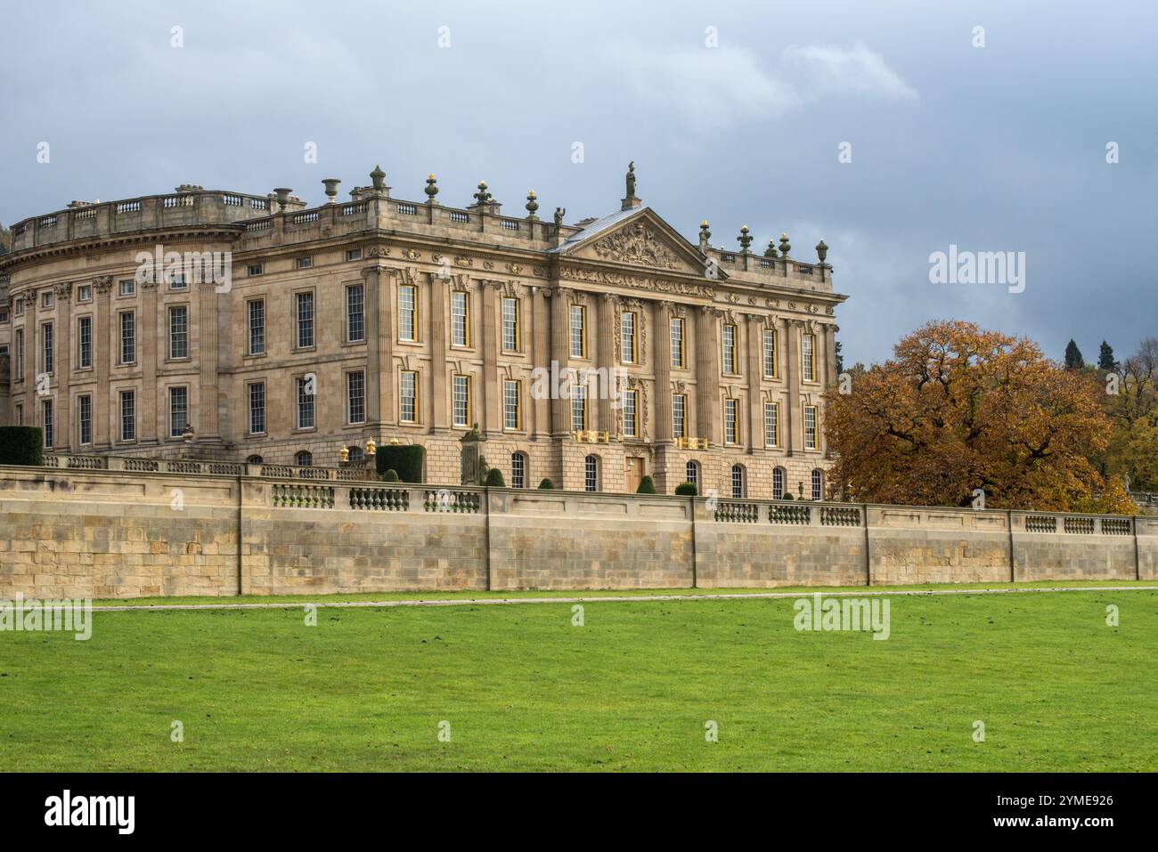 The 300 room Chatsworth house, the seat of the Duke of Devonshire ...