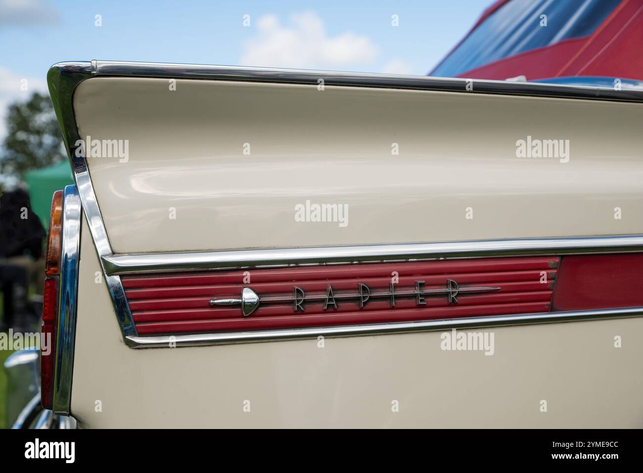 Sunbeam badge logo hi-res stock photography and images - Alamy