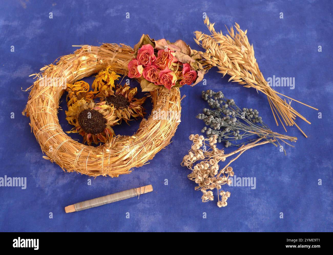 Material for straw wreath Stock Photo - Alamy