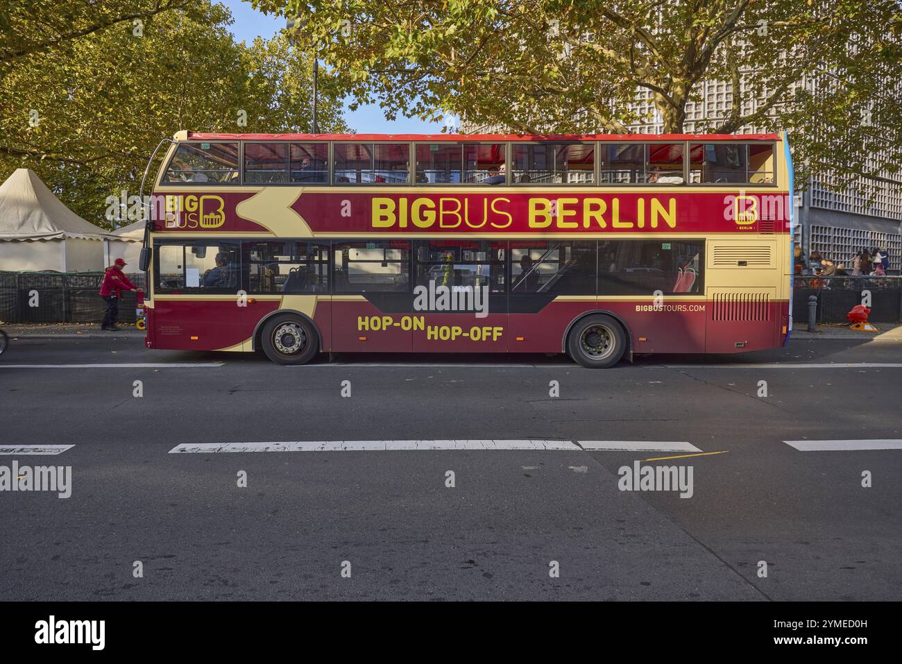 Hop-on hop-off bus from Big Bus Berlin for the city tour at Kuhdamm in ...