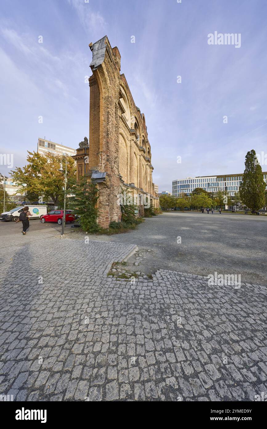 Ruins and remains of the facade of Anhalter Bahnhof, Askanischer Platz ...