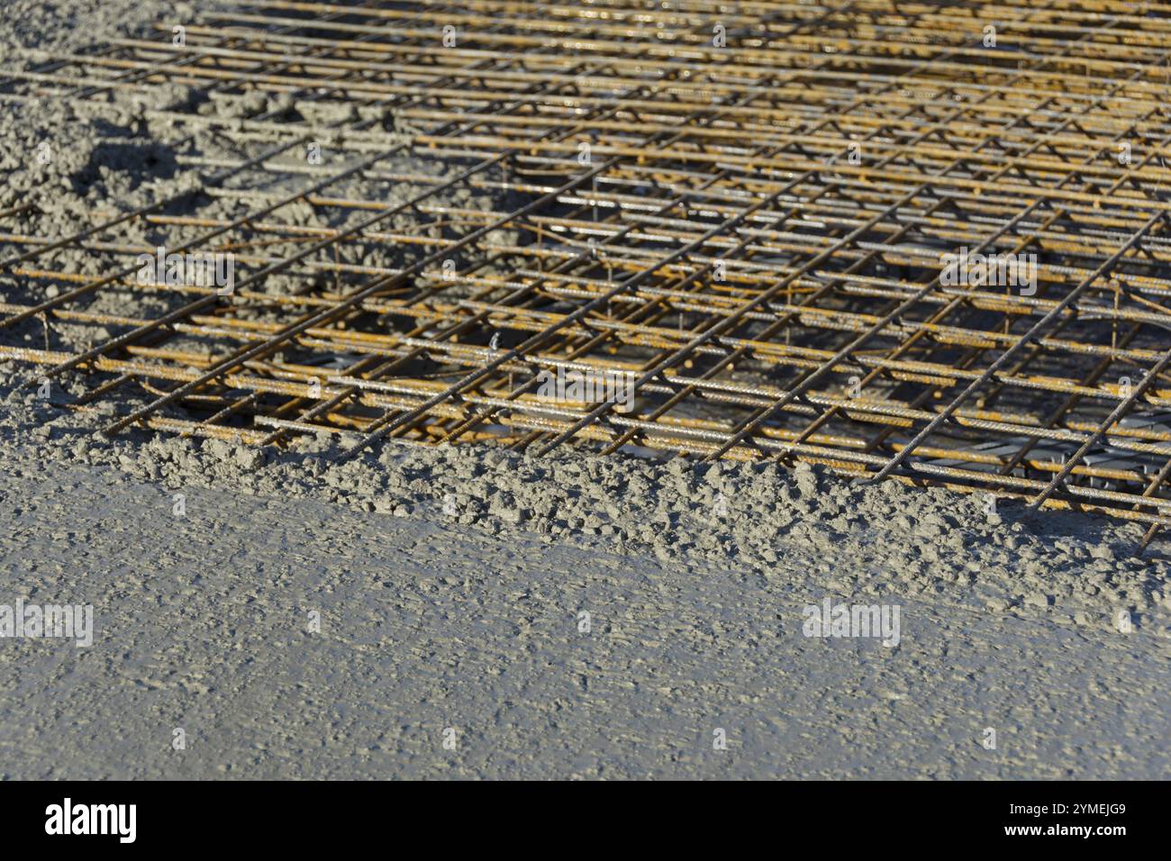 Concrete on reinforcing steel Stock Photo - Alamy