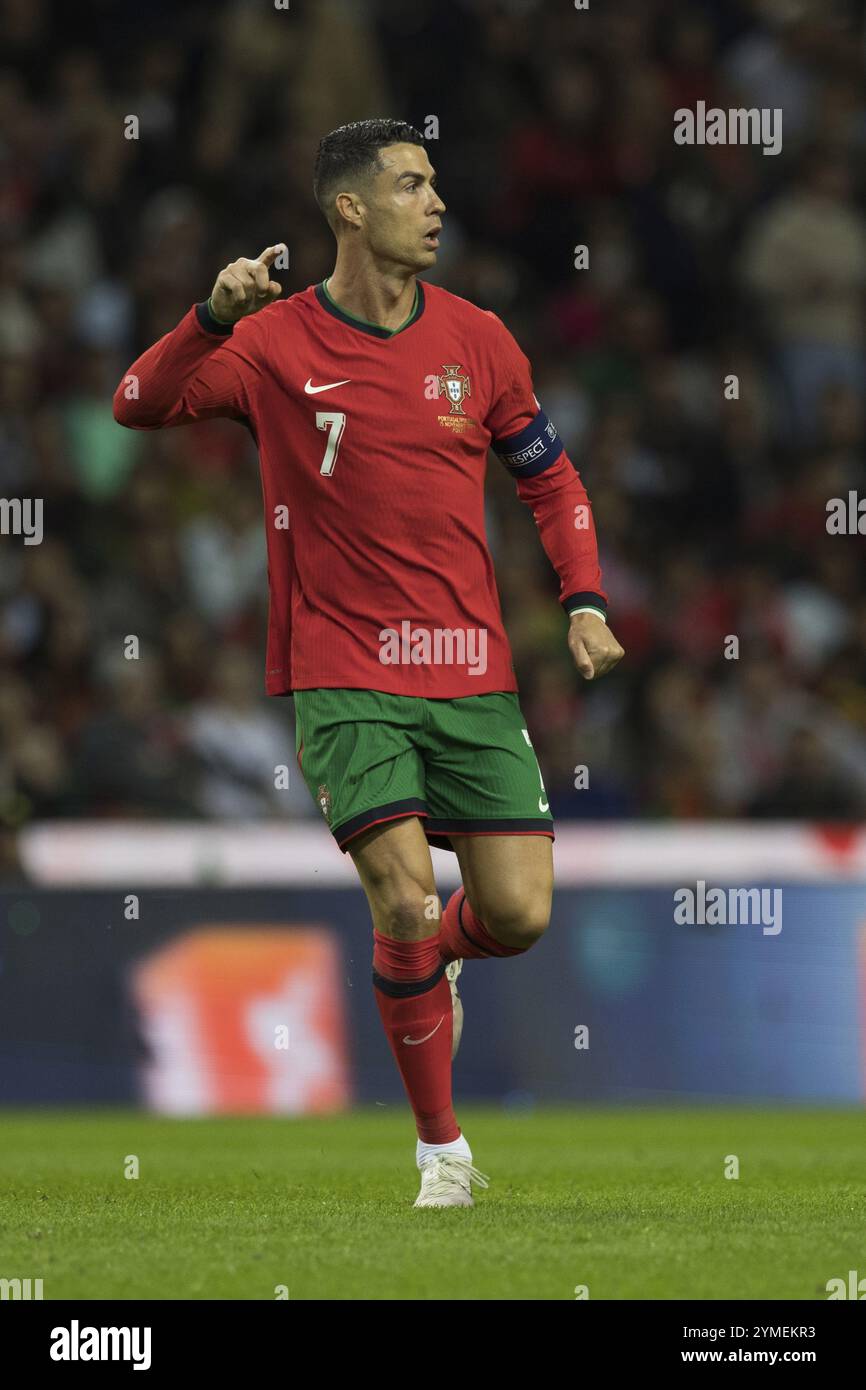 Celebrity pointing hi-res stock photography and images - Alamy