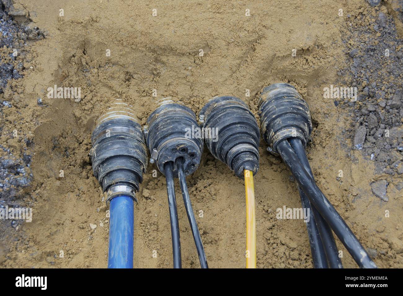 Multi-branch house connection with drinking water pipe, fibre optic ...