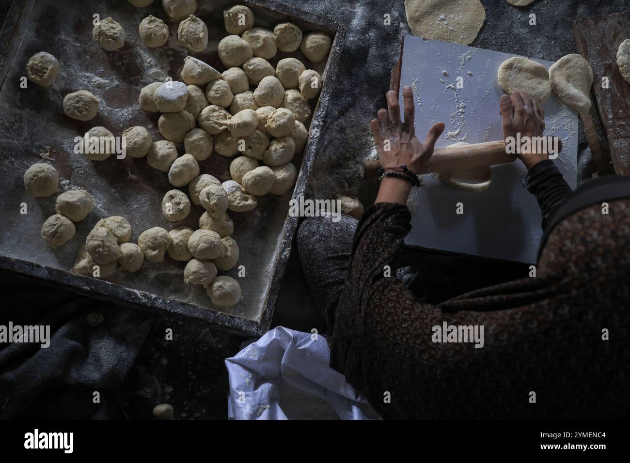 Gaza, Gaza, Palestine. 20th Nov, 2024. Palestinians volunteer making ...