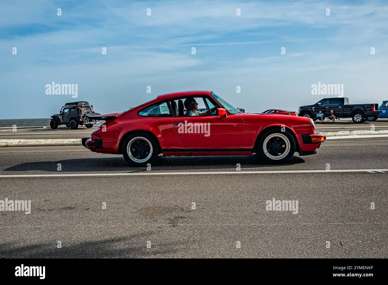 Porsche 911 side view hi-res stock photography and images - Alamy